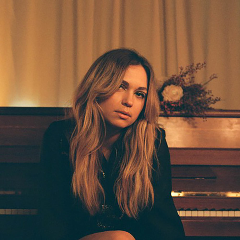 Bobbie - Les Nuits Dimeon du Cap Estel